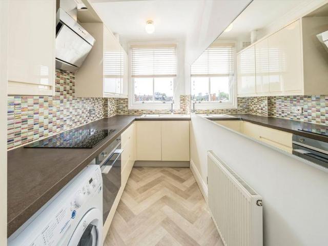 Larkhall Rise, London SW4 1 bed flat to rent £2,150 pcm £496 pw