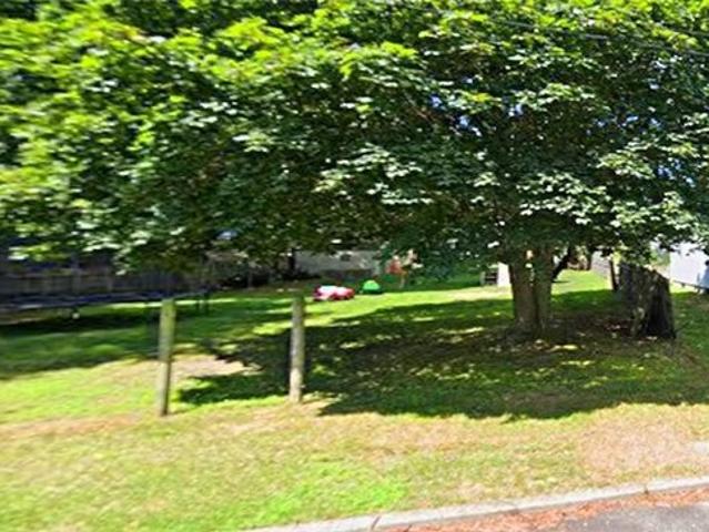 Larkin Ave, Warwick, RI 02886