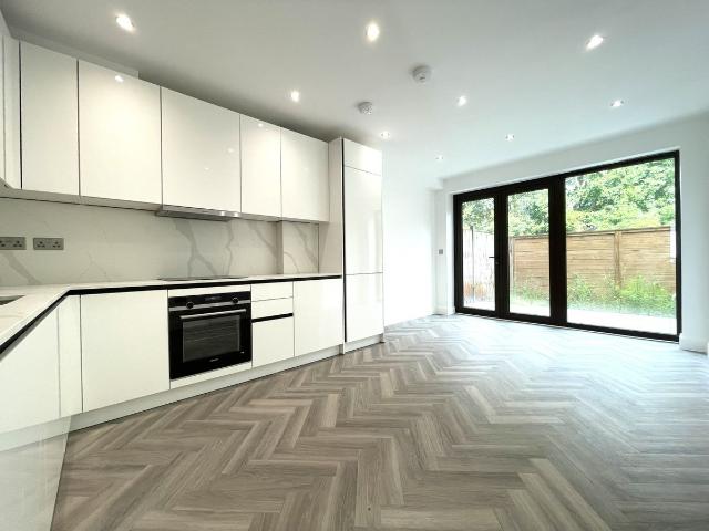 Larkshall Road, Chingford E4, 4 bed property to rent, £3,000 pcm | PrimeLocation