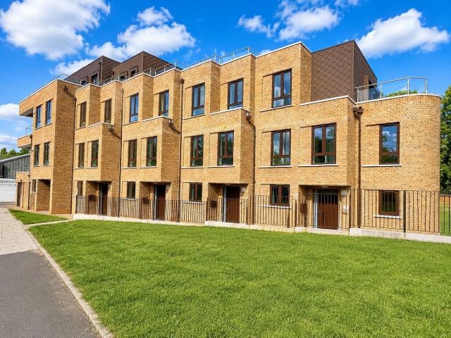 Larkshall Road, Chingford E4, 4 bed property to rent, £3,200 pcm | PrimeLocation
