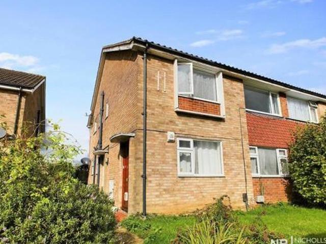 Larkspur Way, West Ewell, 2 Bedroom Maisonette
