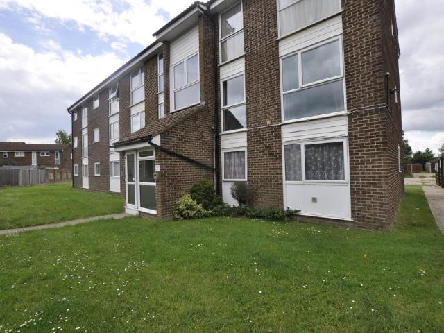 Larkspur Court, Springfield 2 bed flat to rent £1,150 pcm £265 pw