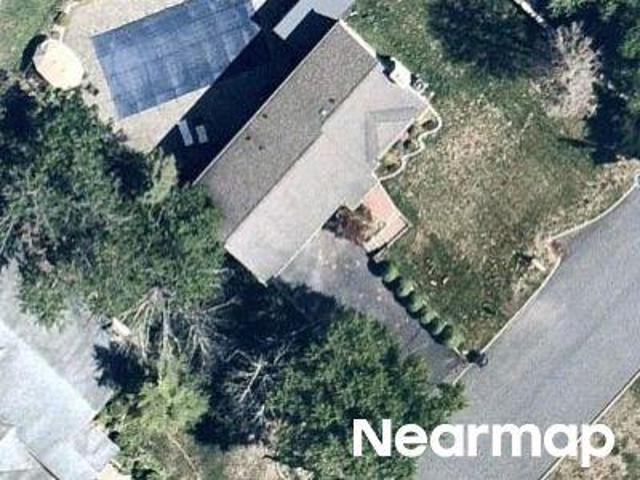 Larkspur Dr