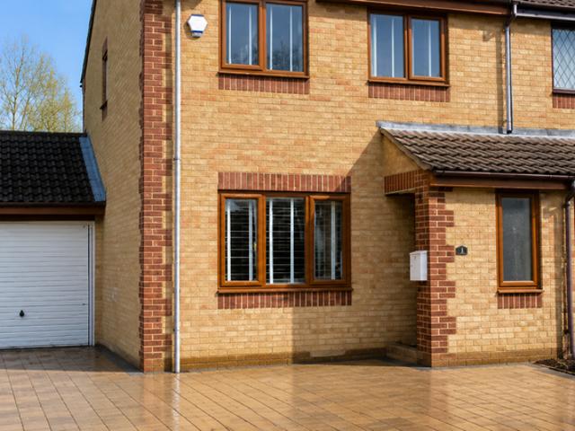 Larkspur Drive, Marchwood SO40 3 bed semi detached house to rent £1,395 pcm £322 pw