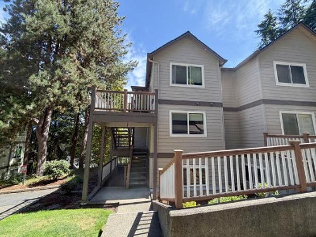 Larkspur Ln Apt 95