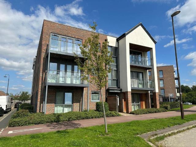 Larson Close, Oakgrove, MK10 2 bed apartment to rent £1,495 pcm £345 pw
