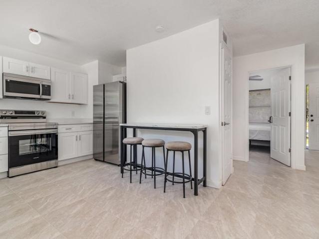LAST ROOM AVAILABLE Near Kirkman Rd, Universal