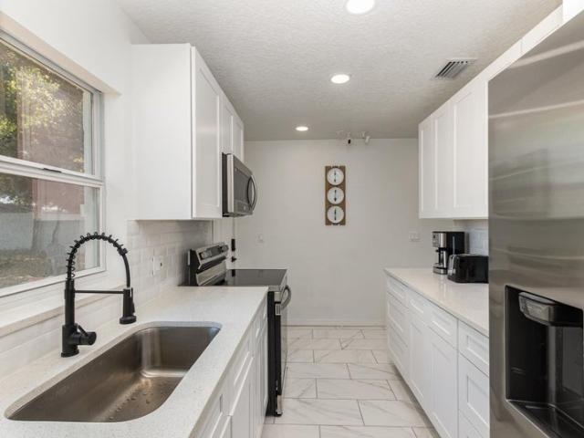 LAST ROOM available at a HIGH RATED HOUSE Modern C
