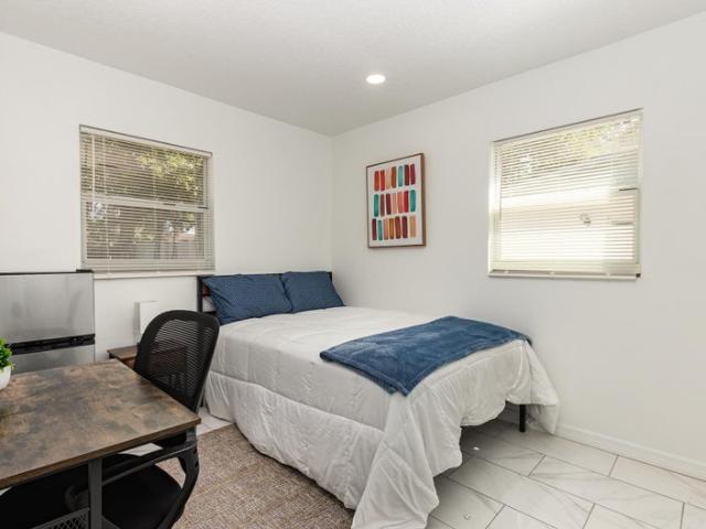 LAST ROOM available at a HIGH RATED HOUSE Modern C