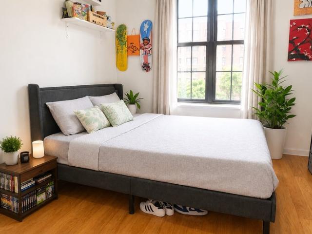 Last room / female roommates / W/D / 2 bath