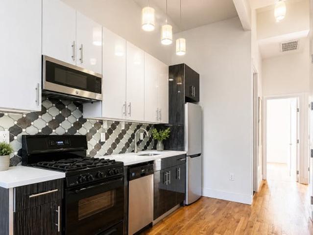 last room! Male roommates / duplex / laundry