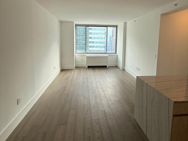 Last roommate needed in Luxury Midtown Building