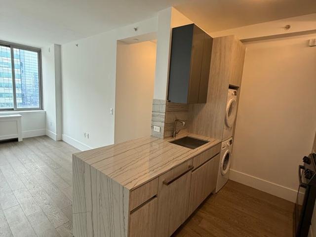 Last roommate needed in Luxury Midtown Building
