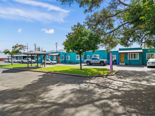 Las Flores Apartments