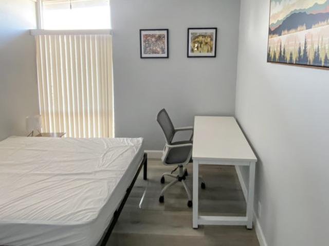 Las Vegas House. Modern & newly renovated Downtown location close to amenities, the strip