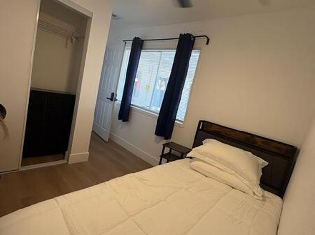 Modern East Las Vegas Home Comfortable Long Term Living • Minutes to Henderson & Shopping • Gold Key Host