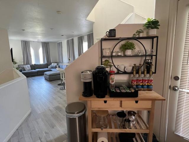 Las Vegas Home, a 10 minute walk to transit stop E