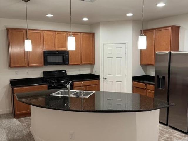 Las Vegas Home beautiful and clean with a Backyar