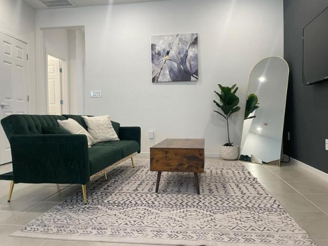 Las Vegas New Townhouse with Television. Homey & m