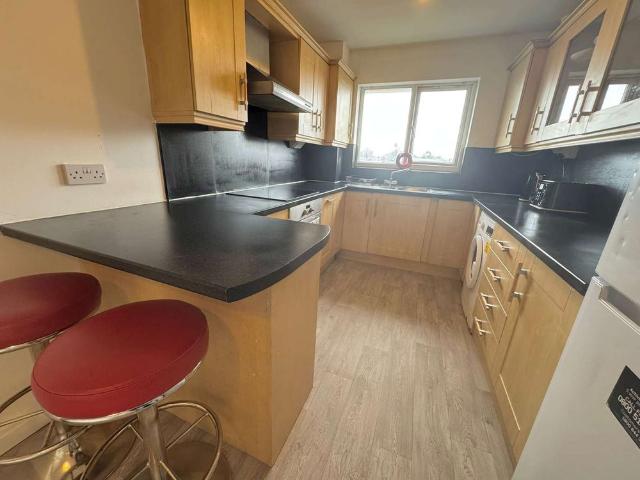 Lascelles Street Room 2