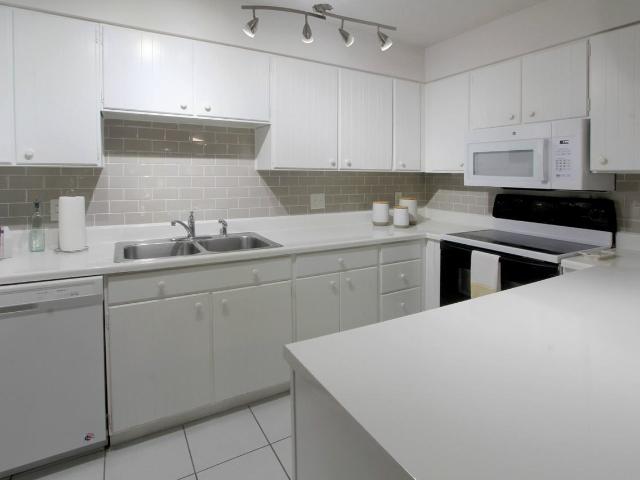 Latvian Village Apartments 2 Bedroom Apartment for Rent at 3006 Paddock Rd, Omaha, NE 68124 Paddock Road