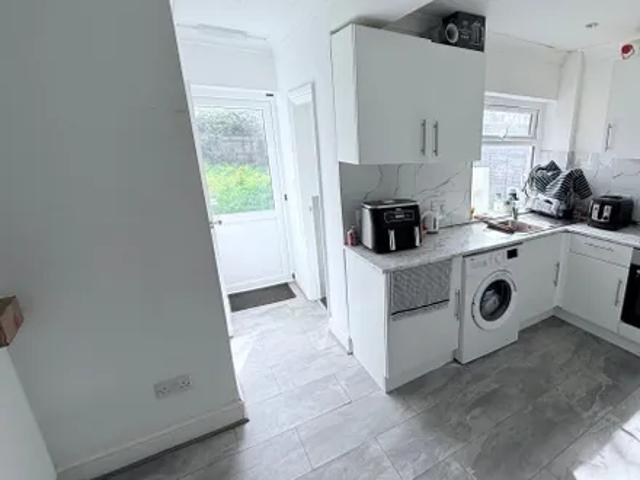 Latymer All Saints CofE Primary School, Hydethorpe Avenue, London, N9 9RS, United Kingdom | Room for rent #159355023 | Rentberry