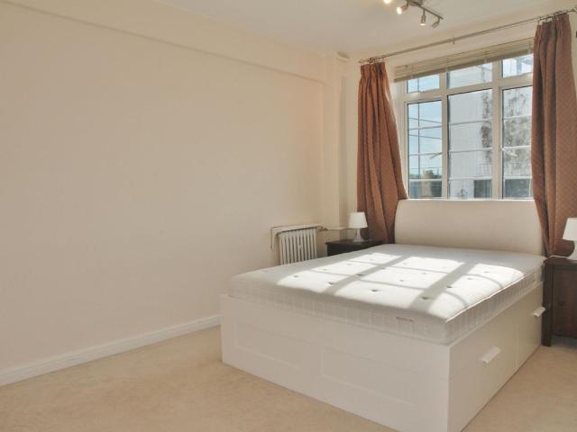 Latymer Court, Hammesrsmith Road, Hammmersmith W6, 2 bed flat to rent, £2,500 pcm | PrimeLocation