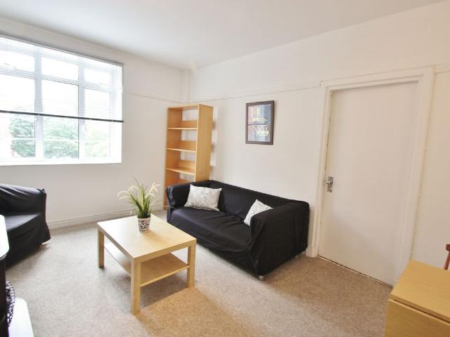 Latymer Court, Hammersmith Road, Hammersmith W6, 2 bed flat to rent, £2,400 pcm | PrimeLocation