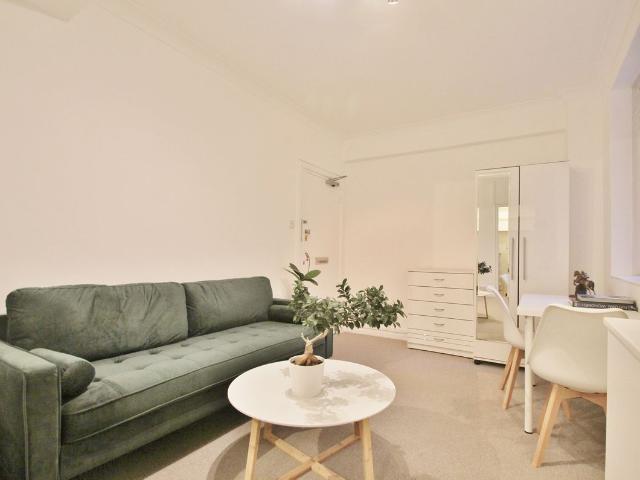 Latymer Court, Hammersmith Road, Hammersmith W6, Studio to rent, £1,850 pcm | PrimeLocation