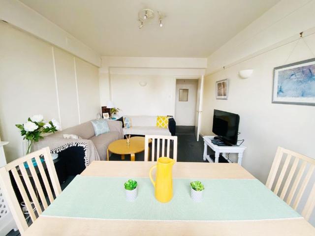 Latymer Court, London, Hammersmith Road