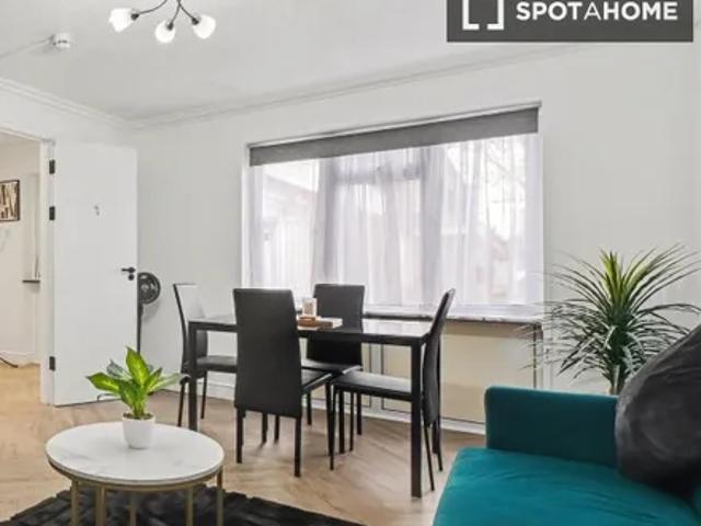 Latymer Road Surgery, 2a Latymer Road, London, N9 9PU, United Kingdom | 3 bed apartment for rent #160155182 | Rentberry