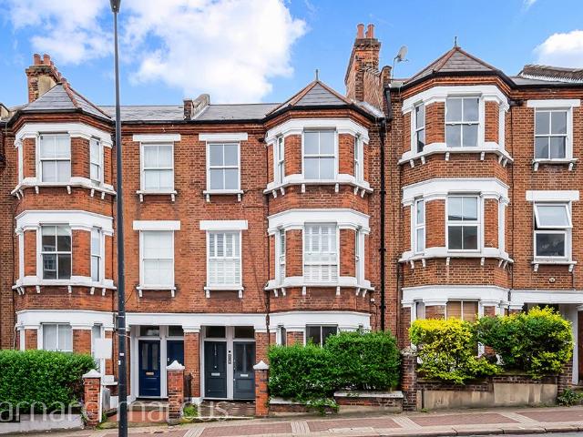 Latchmere Road, Battersea 3 bed apartment to rent £3,350 pcm £773 pw