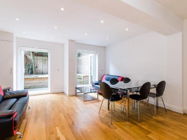 Latchmere Road, Battersea, London, SW11 4 bed flat to rent £4,250 pcm £981 pw
