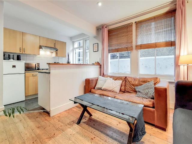 Latchmere Road, Battersea SW11, 3 bed flat to rent, £3,600 pcm | PrimeLocation