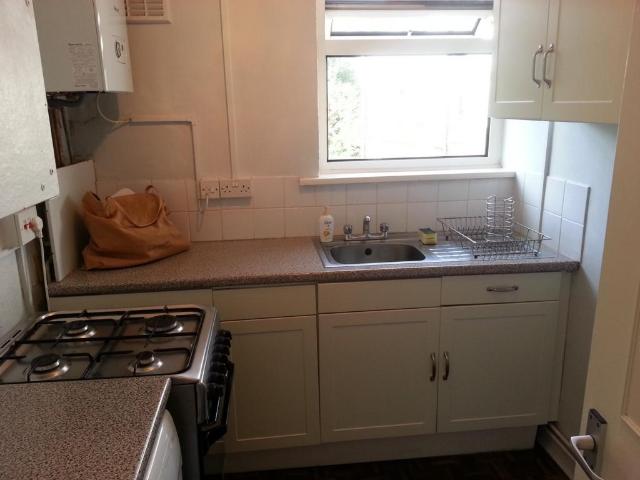 Latchmere Road, London SW11 1 bed flat to rent £1,550 pcm £358 pw