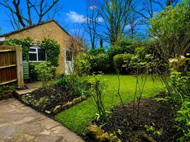 Latchett Road, London E18 1 bed apartment to rent £1,750 pcm £404 pw
