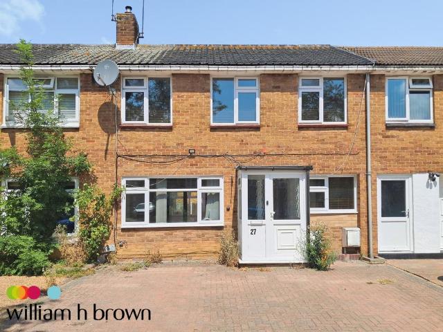 Latchetts Shaw, BASILDON 3 bed house to rent £1,875 pcm £433 pw