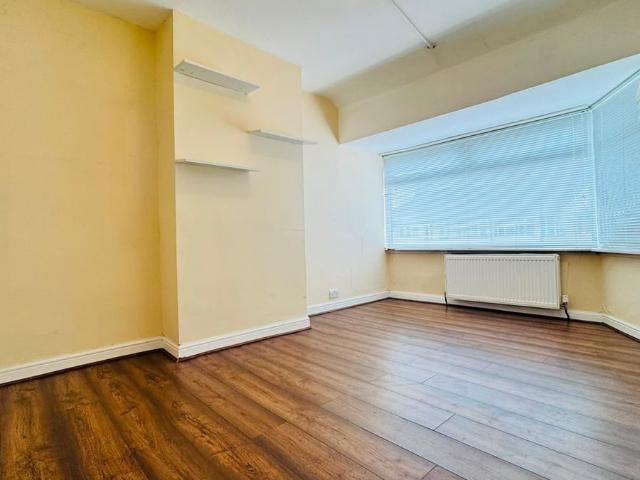 Lathkill Close, Enfield EN1, 3 bed end terrace house to rent, £2,350 pcm | PrimeLocation