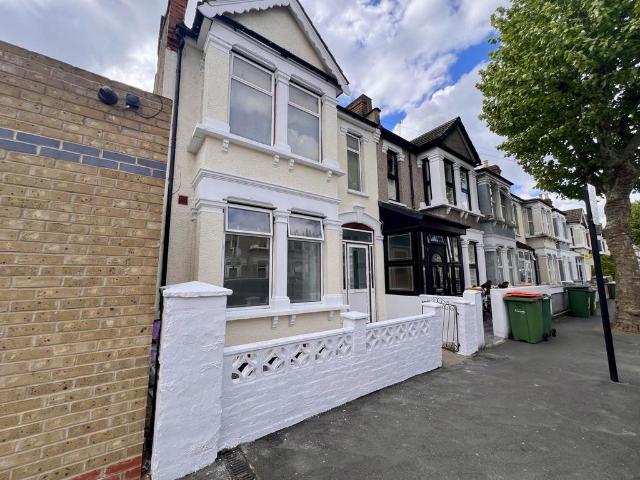 Lathom Road, East Ham, E6 2DX 4 bed terraced house to rent £2,800 pcm £646 pw