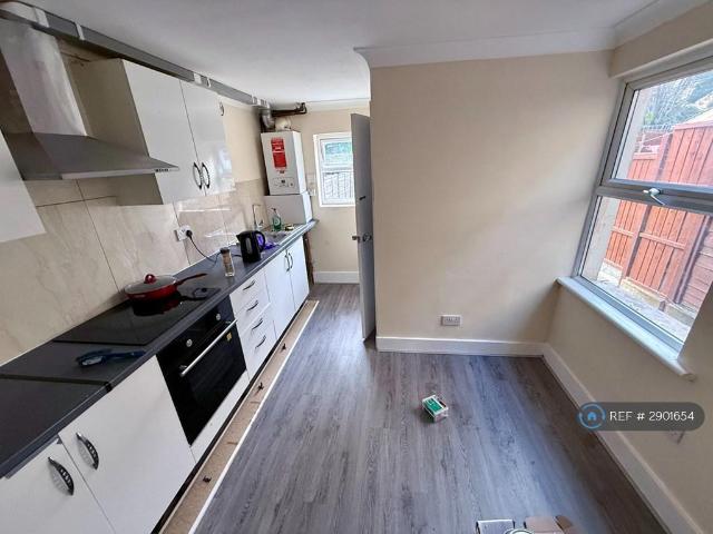 Lathom Road, London, E6 4 bed terraced house to rent £2,950 pcm £681 pw