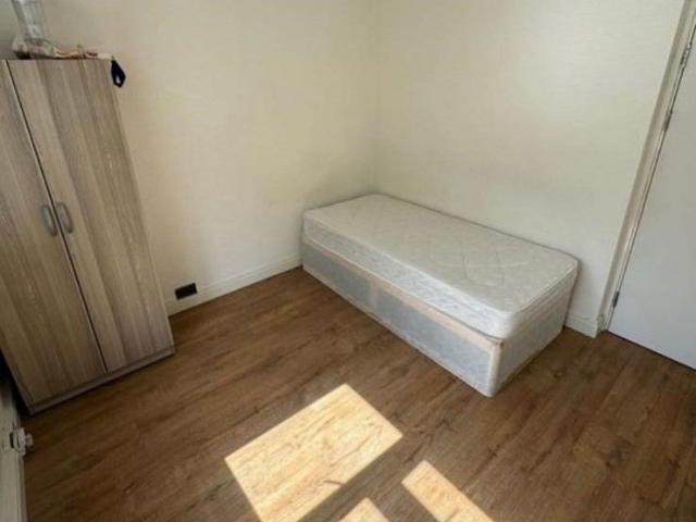 Latimer Close, Pinner HA5, Room to rent, £750 pcm | PrimeLocation