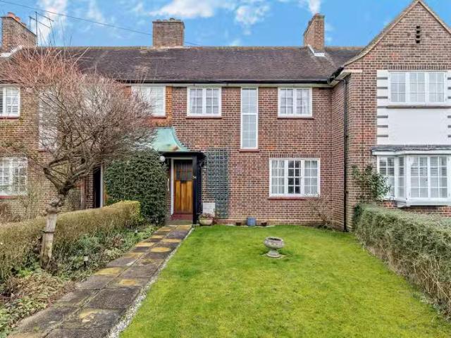 Latimer Gardens, Pinner HA5 3 bed terraced house for sale £5.