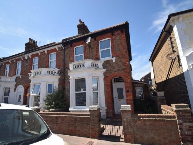 Latimer Road, Eastbourne BN22, 3 bed end terrace house to rent, £1,250 pcm | PrimeLocation