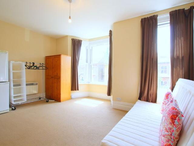 Latimer Road, Wimbledon SW19, Studio to rent, £1,150 pcm | PrimeLocation