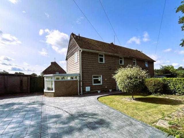 Latin Close, Offord Cluny, 3 Bedroom Semi detached