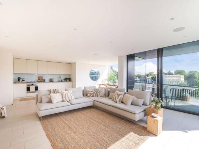 Latitude House, Oval Road, Camden NW1 3 bed flat to rent £5,997 pcm £1,384 pw