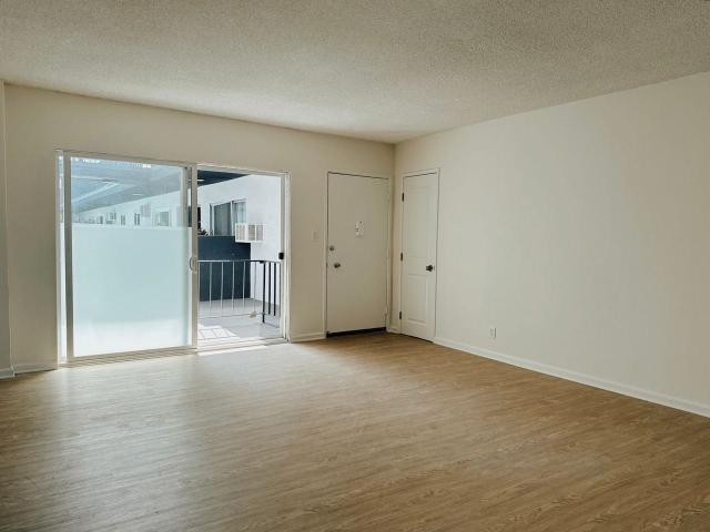 Lau126 Studio Apartment for Rent at 1261 N Laurel Ave, West Hollywood, CA 90046 West Hollywood