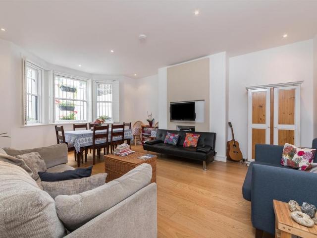Lauderdale Road, London W9 3 bed apartment to rent £4,000 pcm £923 pw