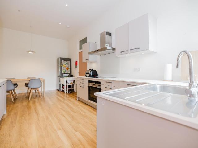Lauderdale Street, Edinburgh EH9, 3 bed flat to rent, £2,500 pcm | PrimeLocation