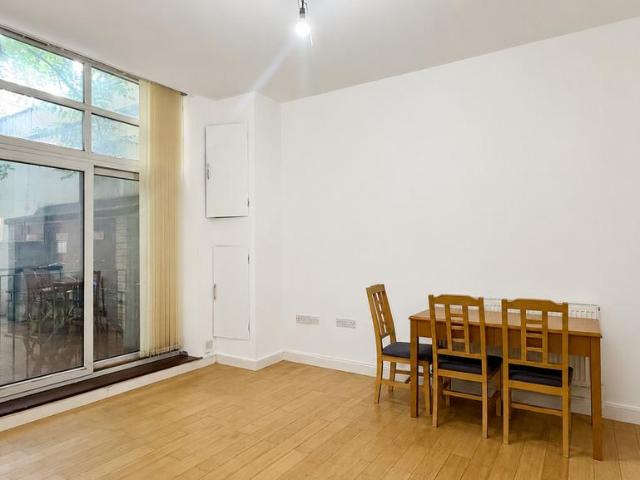 Laugan Walk 1 bed ground floor flat to rent £1,770 pcm £408 pw